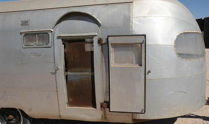 Vintage Trailer .. Silver Streak Clipper 1952 .. Classic Cult Caravan ...